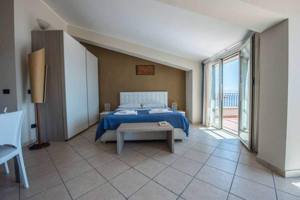 Suite (Stromboli) | Secretária, quartos insonorizados, Wi-fi grátis