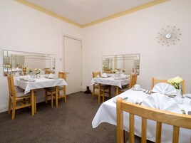 Pequeno-almoço completo diário incluído 