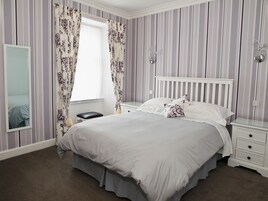 Quarto Duplo | Ferro/tábua de engomar, Wi-fi grátis, roupa de cama fornecida 