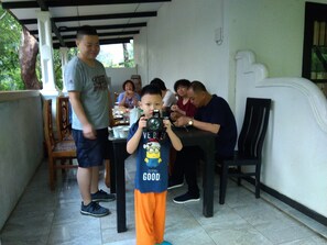 Café da manhã completo grátis todos os dias