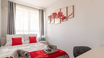 Apartamento Deluxe, várias camas, Vista para a cidade | Roupa hipoalergénica, com decoração personalizada