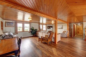 Suite, 1 cama king-size e sofá-cama | Camas de colchão viscoelástico, com decoração personalizada 