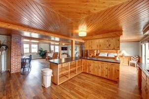 Suite, 1 cama king-size e sofá-cama | Cozinha privada | Um micro-ondas no espaço comum, Rolo de cozinha 