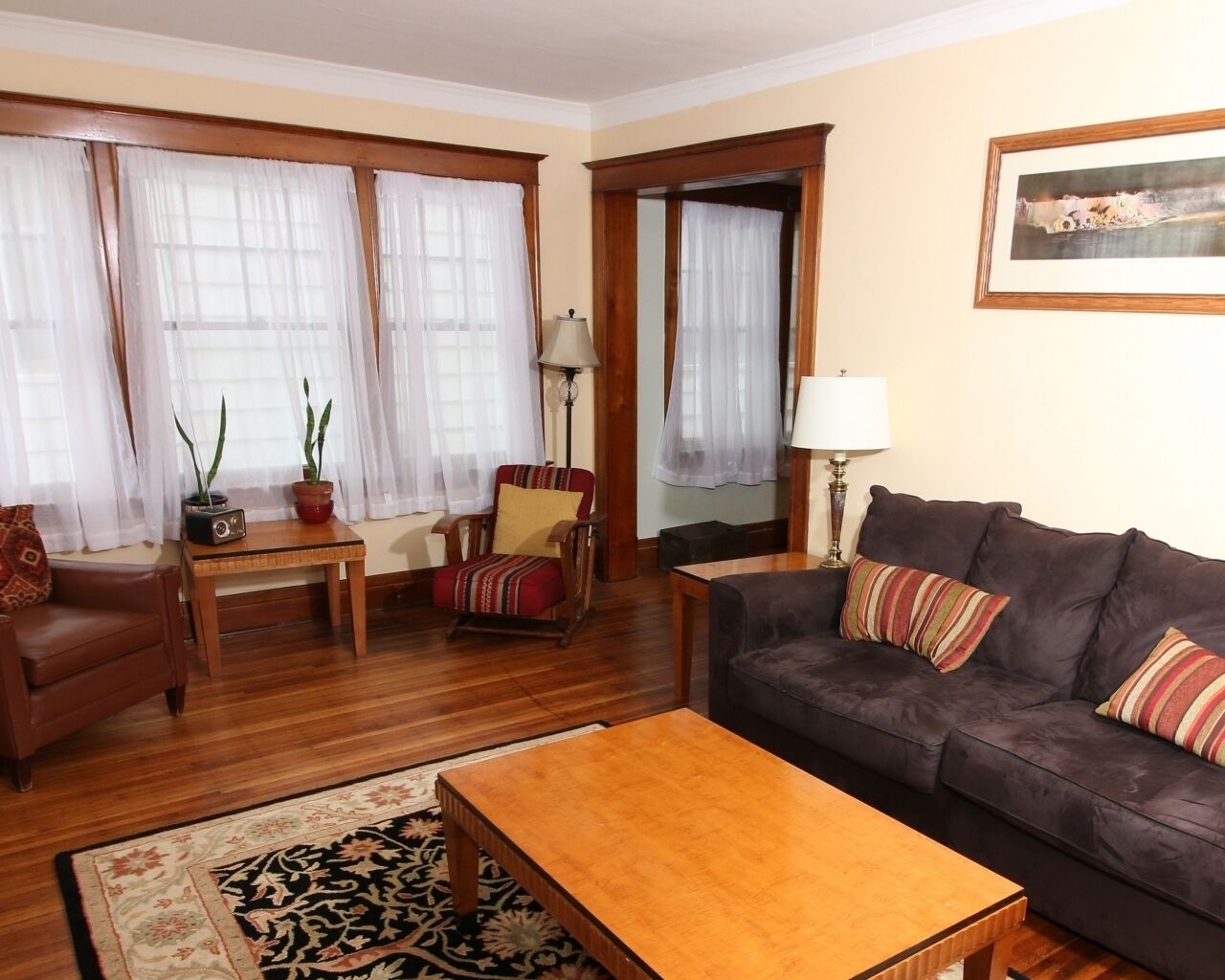 Premier 5 Min Walk To Niagara Falls State Park W/fireplace & Central A/c - Niagara Falls, NY
