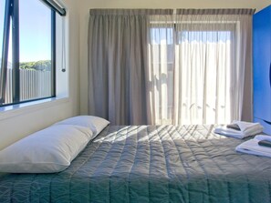 Quarto, 1 quarto, acessível | Individualmente decorados, quartos à prova de som, Wi-Fi de cortesia