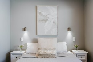 2 quartos, com decoração personalizada, com mobília individualizada 