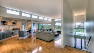 Casa Exclusiva, 3 quartos, 2 casas de banho, vista para a montanha | Sala de estar | Smart TV, lareira
