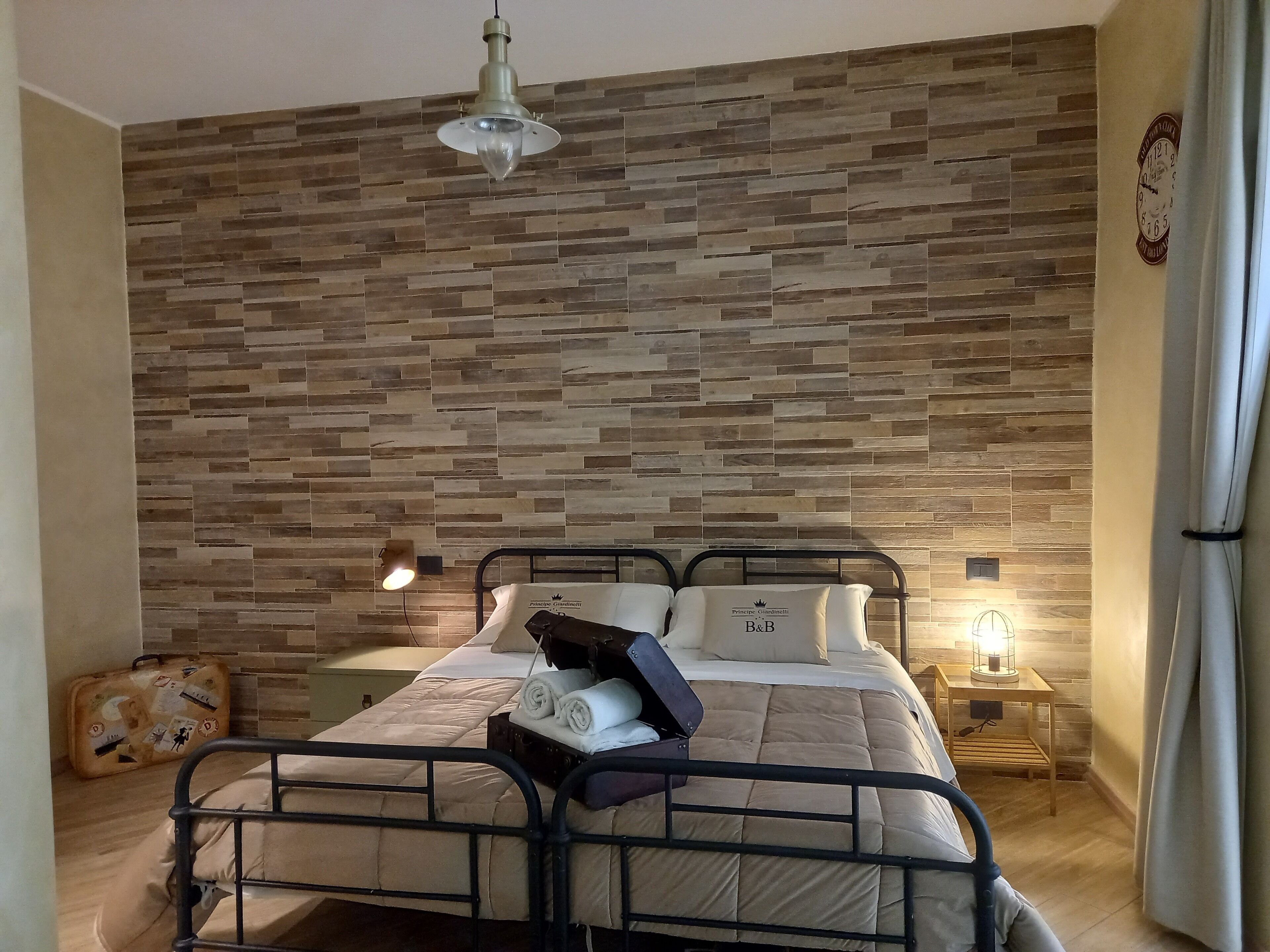 Quarto triplo elite, vista para a cidade (Barone Room Elite) | Individualmente decorados, individualmente mobiliados, escrivaninha