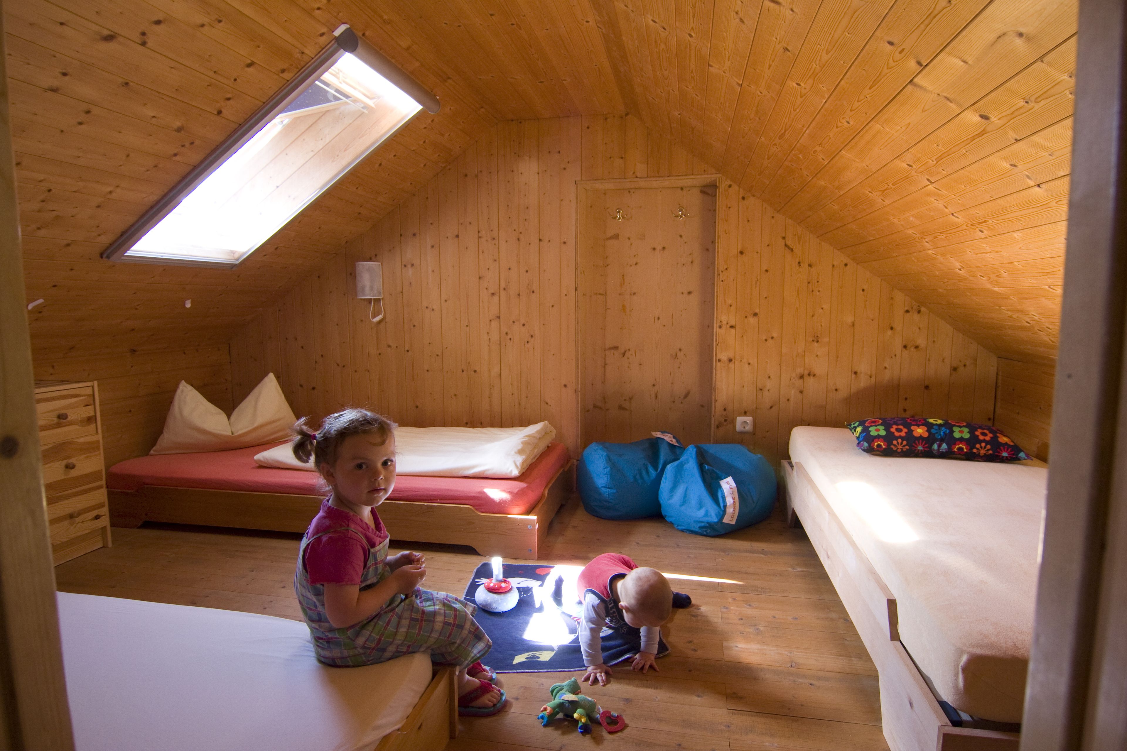 Apartamento Tradicional, 2 quartos, varanda, junto ao jardim | Secretária adequada para computadores portáteis 