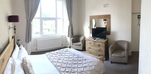 Quarto standard, 1 cama de casal (no pets allowed) | Escrivaninha, ferros/tábuas de passar roupa, Wi-Fi de cortesia