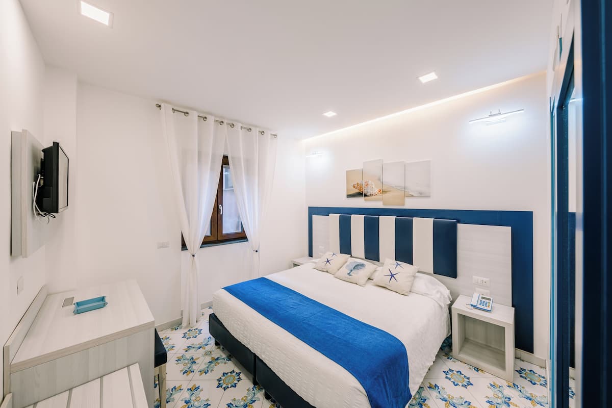 Quarto Duplo ou Twin Comfort, 1 cama queen-size (conchiglia) | Cofre no quarto, secretária, camas desdobráveis, Wi-fi grátis 