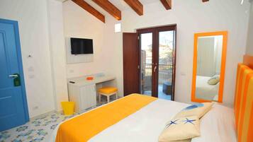 Quarto casal ou duplo superior, 1 cama Queen | Cofres nos quartos, escrivaninha, camas extras/dobráveis (sobretaxa)