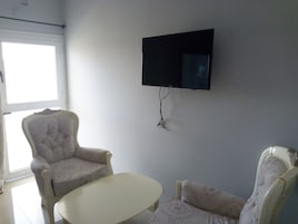 Suite Comfort, 1 cama queen-size, Vista para a cidade | Cofre no quarto, secretária, cortinas/cortinados opacos