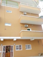 Entrada do alojamento