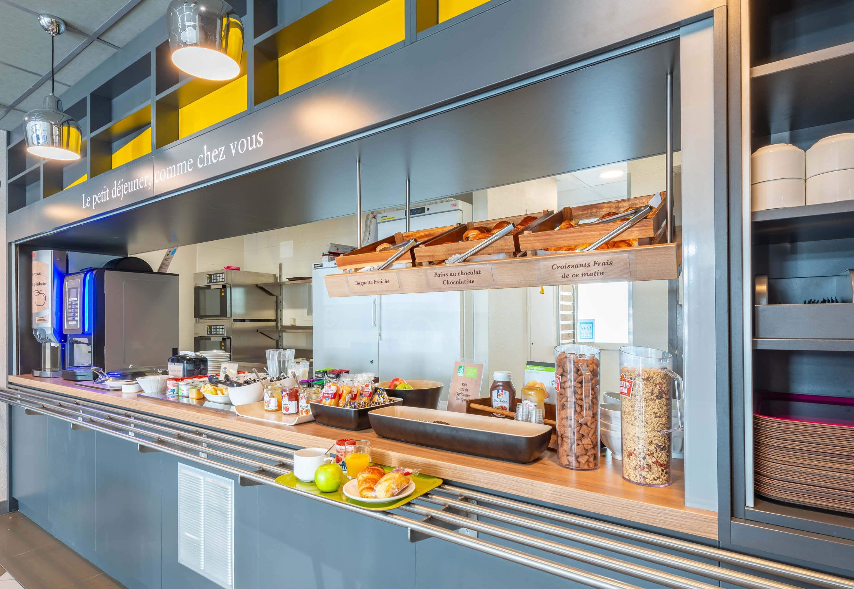 Pequeno-almoço tipo buffet diário mediante uma taxa 