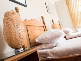 Quarto Twin, casa de banho partilhada (Room 5) | 1 quarto 