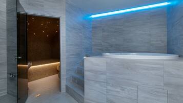 Banheira de hidromassagem interior