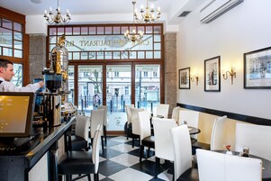 Pequeno-almoço tipo buffet diário incluído 