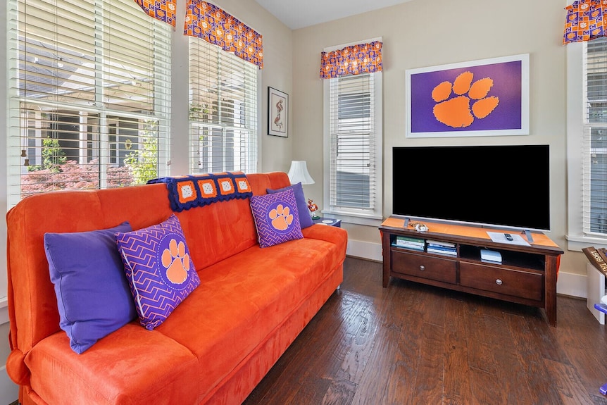 Clemson Lover's Dream Cottage - Lake Hartwell