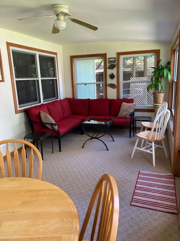 Convenient, Clean And Cozy 3 Bedroom, 2 Bath Overlooking Idyllic Lake Whittemore - Brooks Pond, MA