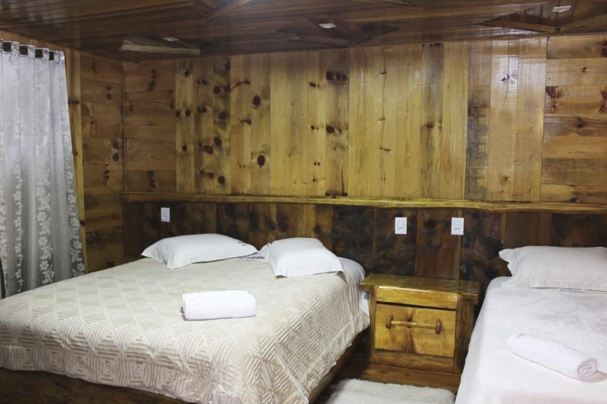Quarto família | Escrivaninha, cortinas blackout, quartos à prova de som