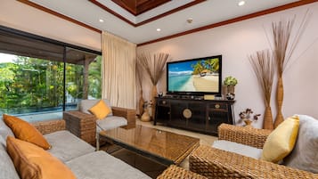 3 Bedrooms with Private Pool Villa | Sala | Televisor LCD