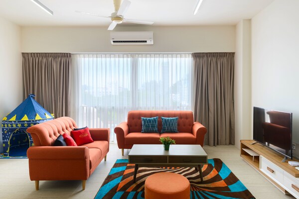 2 Bedrooms Apartment By The Sea - Batu Ferringhi