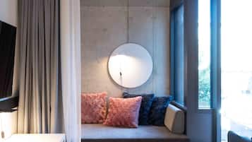 Quarto Deluxe (incl. Lounge) | Sala de estar | Smart TV, tablet, Netflix, matraquilhos