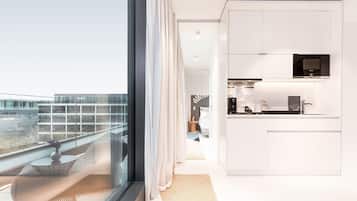 Suite Deluxe, 1 cama king-size | Roupa de alta qualidade, edredões de penas, minibar grátis