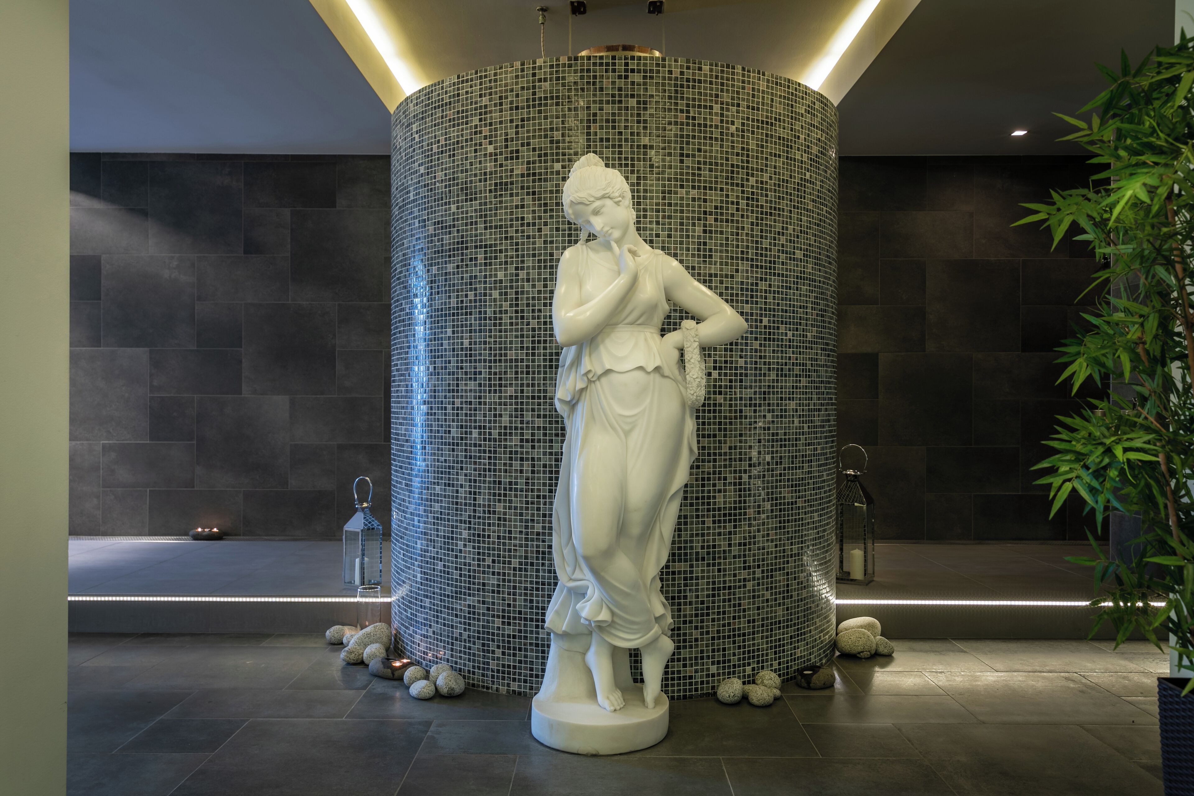 Sauna seca, banheira de hidromassagem, tratamentos corporais