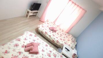 1 quarto, escrivaninha, espaço de trabalho para notebook