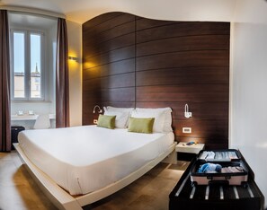 Quarto standard, vista para a cidade (Piazza Navona) | Roupas de cama premium, edredons de pluma, frigobar, cofres nos quartos