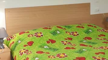 Quarto clássico | Escrivaninha, Wi-Fi de cortesia, roupa de cama