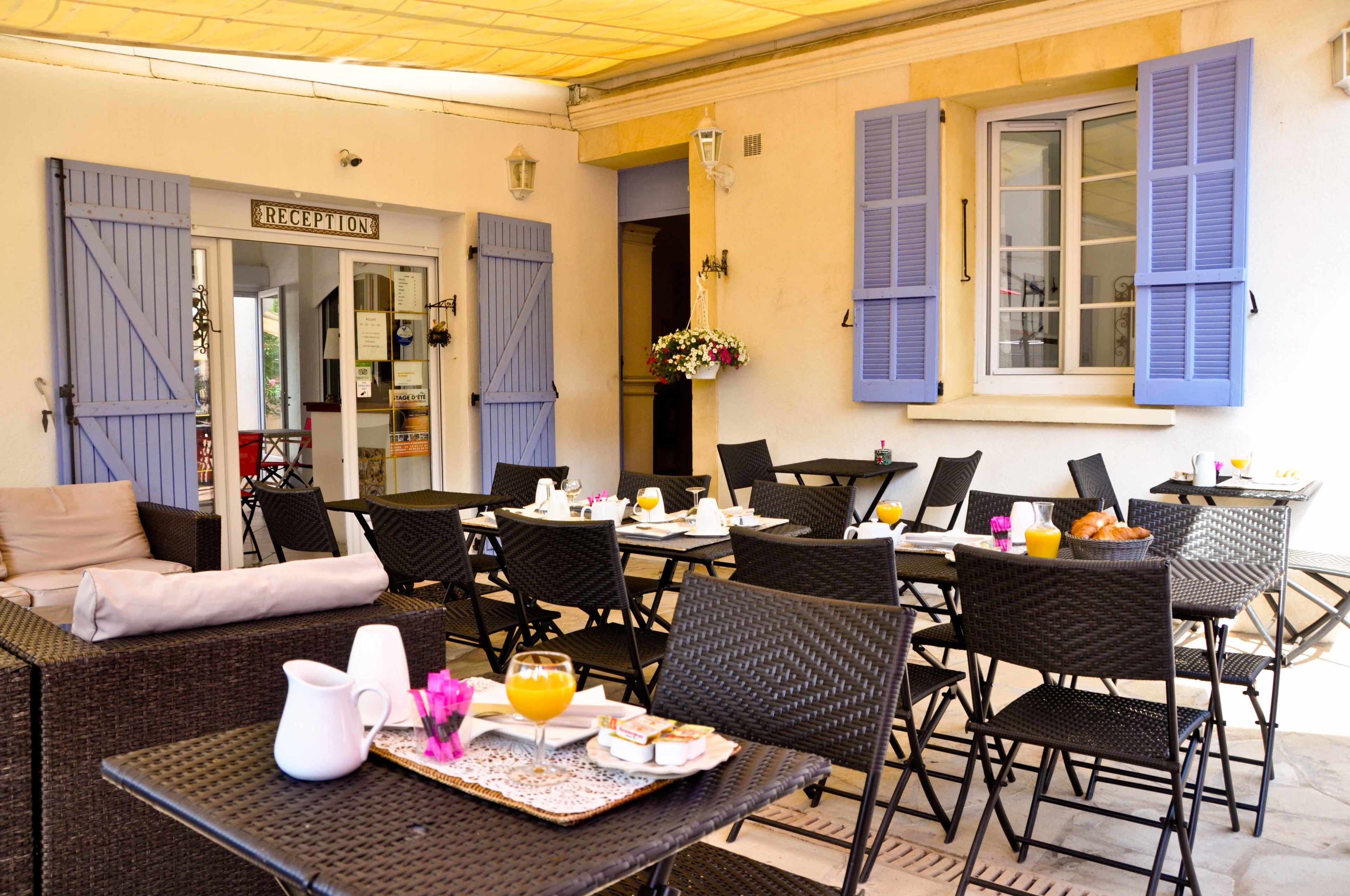 Café da manhã continental todos os dias (EUR 8 por pessoa) 