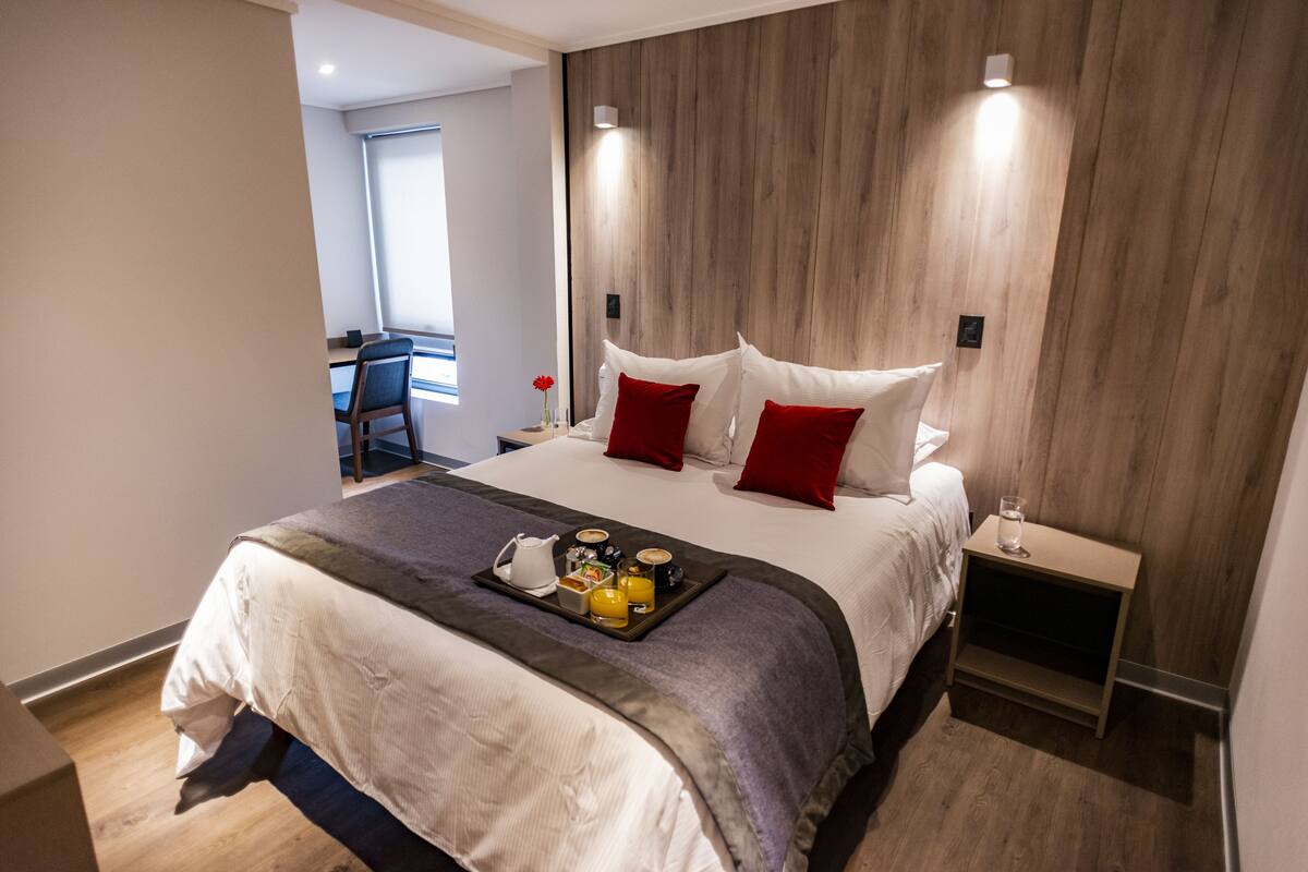 Quarto Duplo Standard, 1 cama de casal | Roupa de alta qualidade, edredões de penas, minibar, cofre no quarto