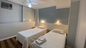 Quarto duplo clássico, 2 camas de solteiro, vista para o rio | Banheiro