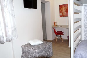 Suite Familiar, várias camas, varanda (Vesuvio) | Secretária, cortinas/cortinados opacos, quartos insonorizados 