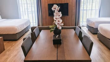 Quarto família | Cofres nos quartos, escrivaninha, cortinas blackout, Wi-Fi de cortesia