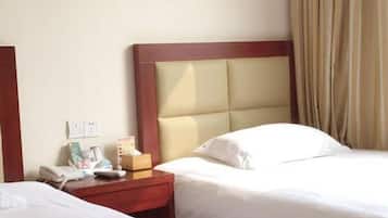 Quarto Twin Deluxe | Secretária, cortinas/cortinados opacos, Wi-fi grátis