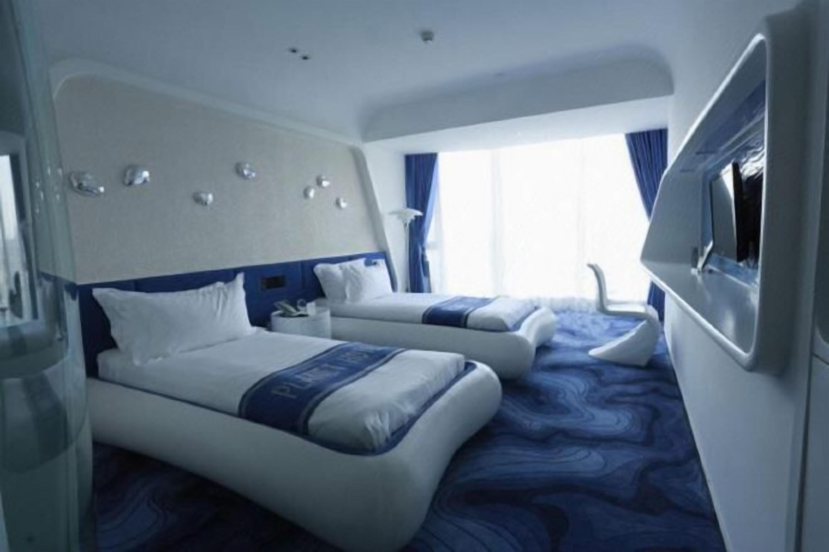 Roupa de alta qualidade, minibar, cofre no quarto, secretária 