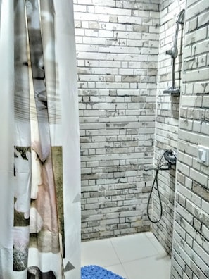 Apartamento, 1 cama de casal e sofá-cama | Banheiro | Produtos de toalete grátis, secador de cabelo, chinelos 