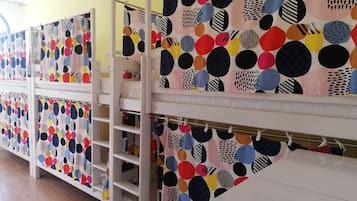Dormitório Partilhado, em dormitório misto (10) | 2 quartos, roupa hipoalergénica, secretária, cortinas/cortinados opacos