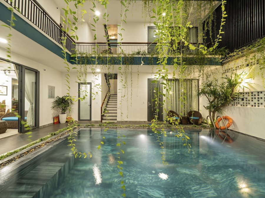 Piscina interior, da(s) 7:30 à(s) 21:00, guarda-sóis