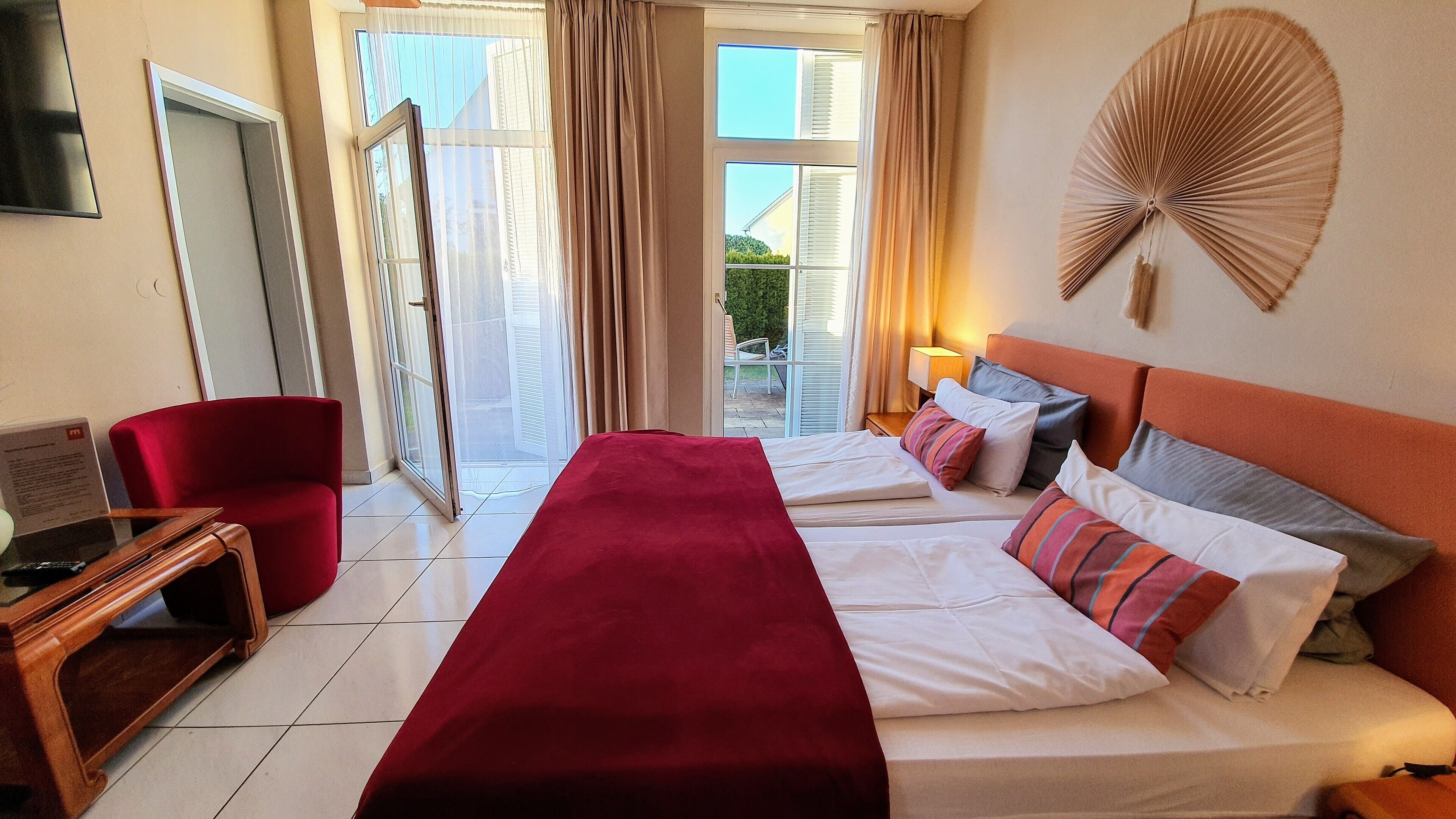 Quarto Duplo Comfort | Roupa hipoalergénica, secretária 