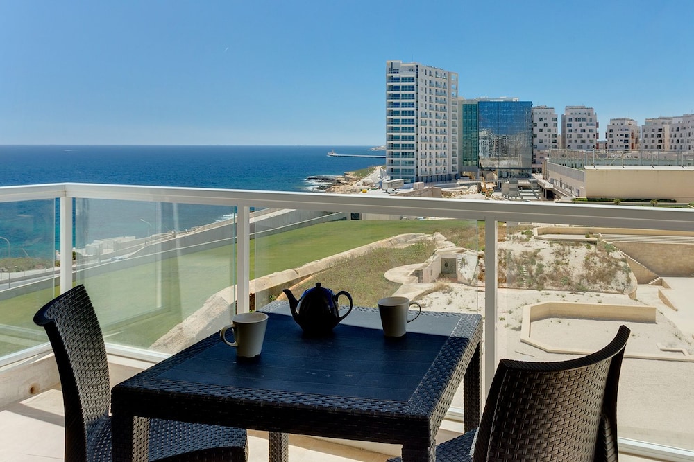 Stunning Seaview Apartment, Wifi - Malta