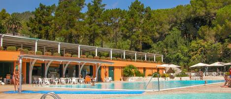 Piscina exterior sazonal