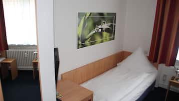 Quarto Individual | Secretária, cortinas/cortinados opacos, quartos insonorizados