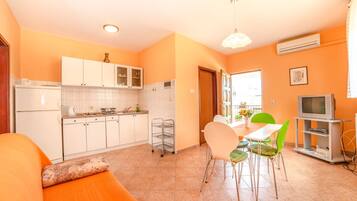 Apartment Marica A1 | Sala | Televisor