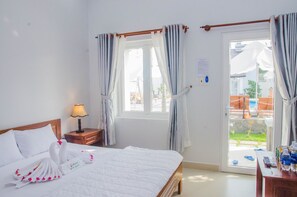 Minibar, cofre no quarto, secretária, quartos insonorizados 
