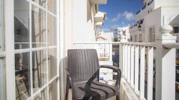 Apartamento, 2 quartos, varanda | Varanda